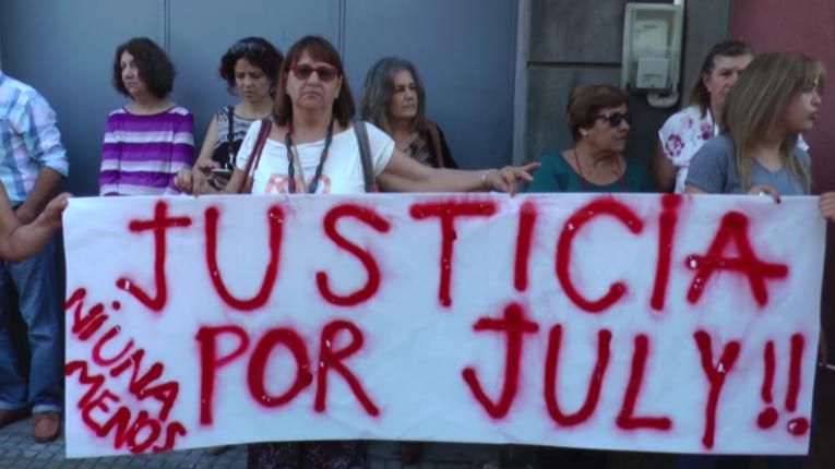 Dolor y rabia en Melo: abuchearon al asesino de Julia Olivera