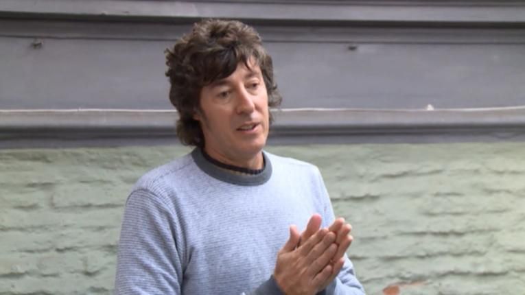 Musso, su vínculo con el alzheimer y un tema tierno y duro