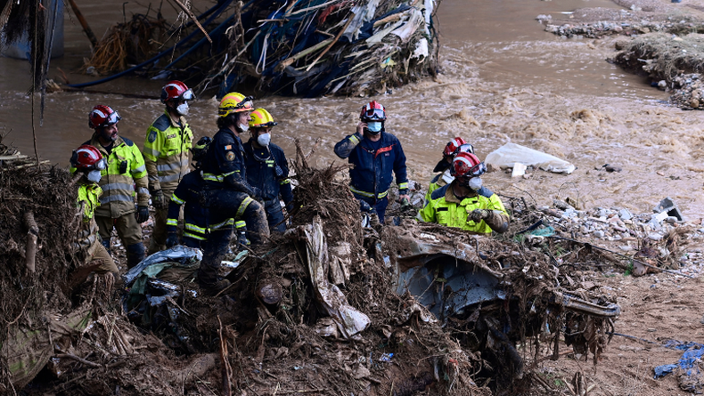 Continúa la búsqueda de más víctimas por las inundaciones en Valencia ...