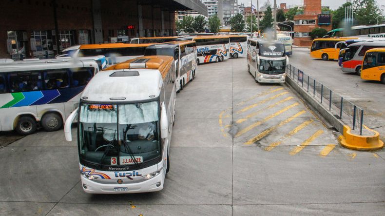 Unott liberó llegadas y salidas de ómnibus desde la terminal de Tres Cruces tras una hora de bloqueo