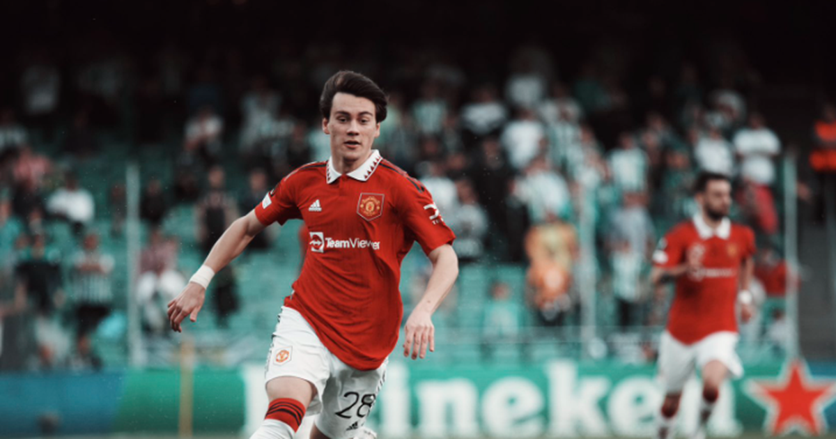 Manchester United se metió en cuartos con Pellistri de titular