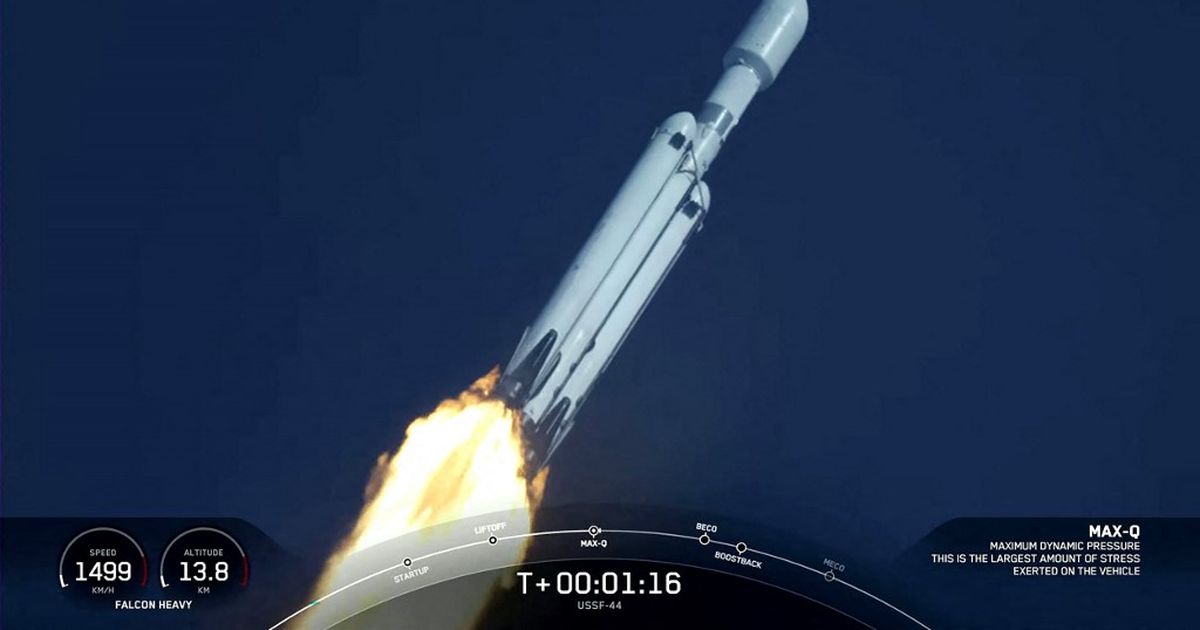 SpaceX lanzó cohete Falcon Heavy, el más poderoso del mundo