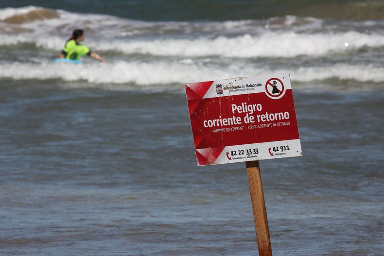 Un ciudadano argentino falleció en Playa Brava, en Punta del Este: sufrió un paro cardíaco en el ...