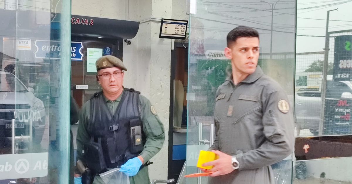 Policía investiga artefacto sospechoso abandonado en local de pagos