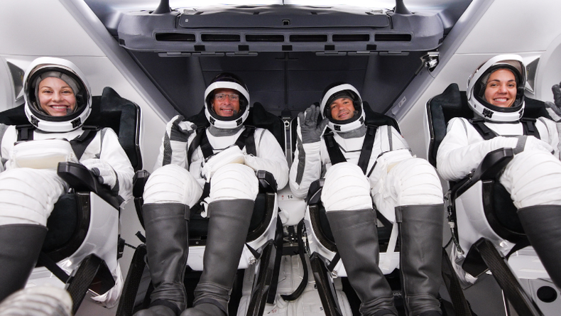 ¿Llegó el turismo espacial? Misión de SpaceX despegó para el primer ...