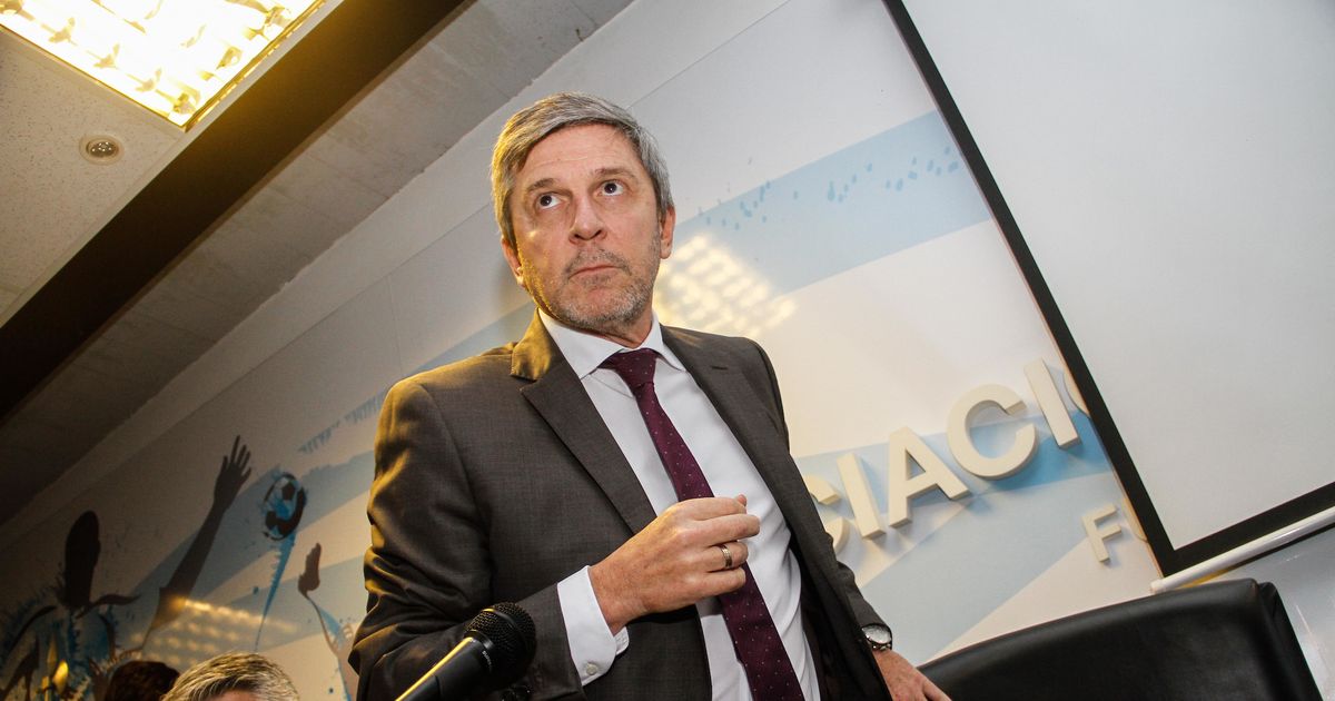 Alejandro Balbi lamentó muerte de hincha e incidentes durante festejos ...