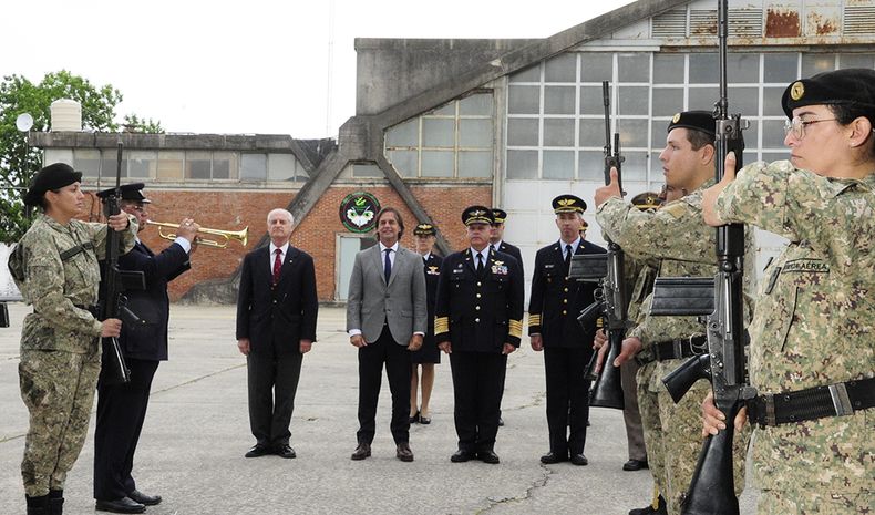 El presidente Lacalle Pou homenajeó a militares uruguayos que ...