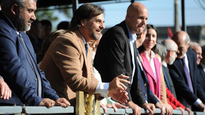 Lacalle Pou encabezó actos oficiales por el Natalicio de Artigas Lacalle Pou encabezó actos oficiales por el Natalicio de Artigas