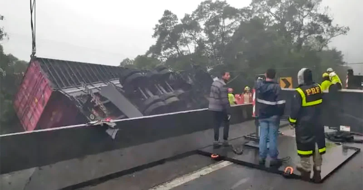 Nueve muertos en accidente de van que transportaba a equipo de remo en ...