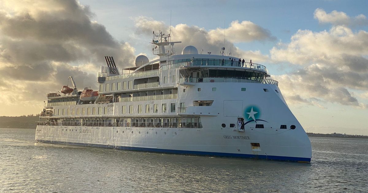 Pasajeros del Greg Mortimer volvieron para agradecer a Uruguay