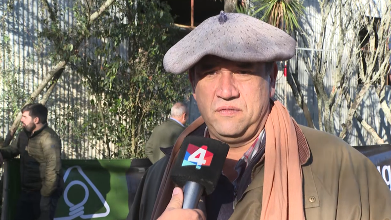 Sebastián Da Silva repartió hojas de de votación y celebró la democracia