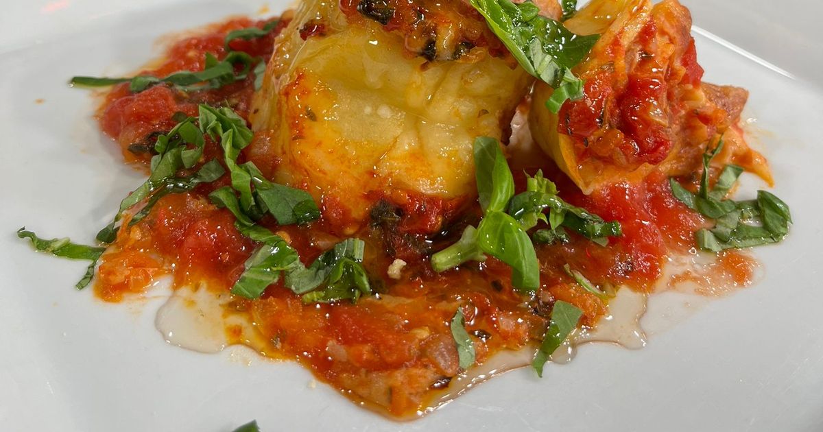 Nilson Viazzo nos enseña a preparar rotolo de pasta con salsa fileto