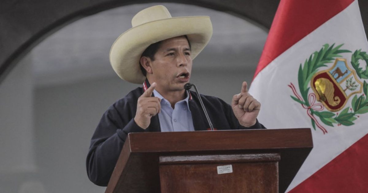 Presidente peruano viajará en auto para evitar destitución