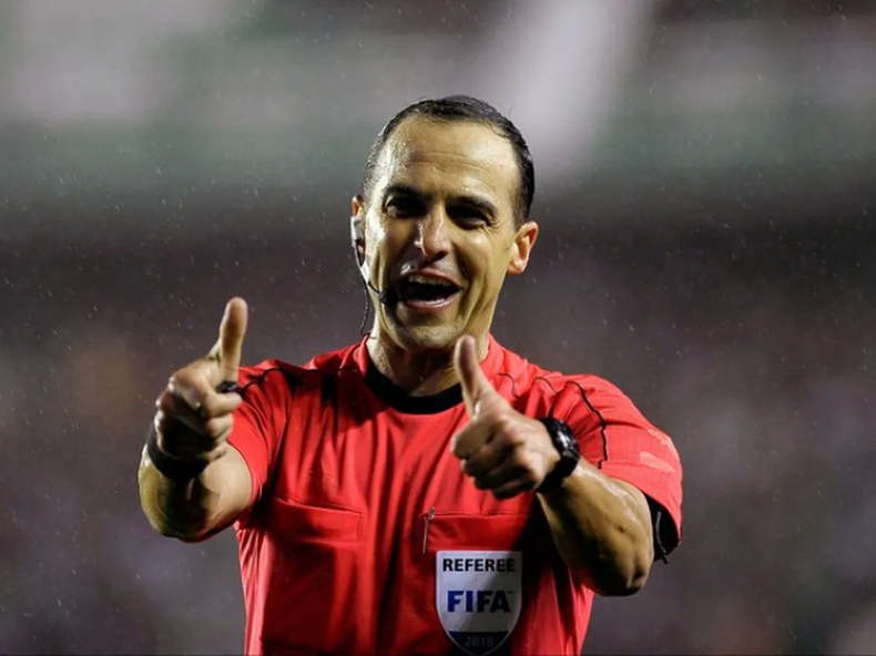 Esteban Ostojich será el árbitro del clásico del próximo domingo