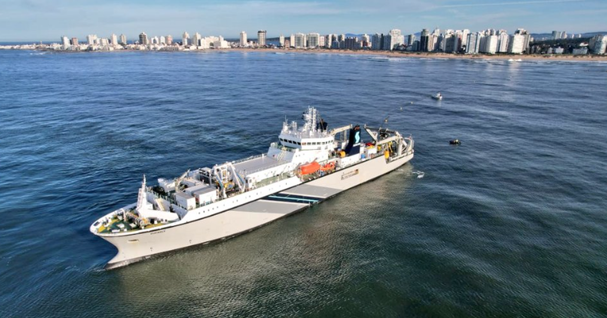 Buque trabaja en Punta del Este para enlazar cable de Google
