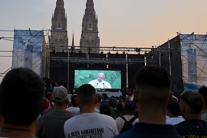 Fieles argentinos celebran 10 años de papado de Francisco