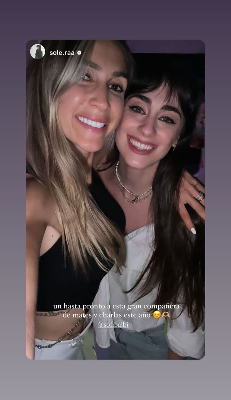 Luis Suárez y Sofía Balbi se despidieron con fiesta de Uruguay