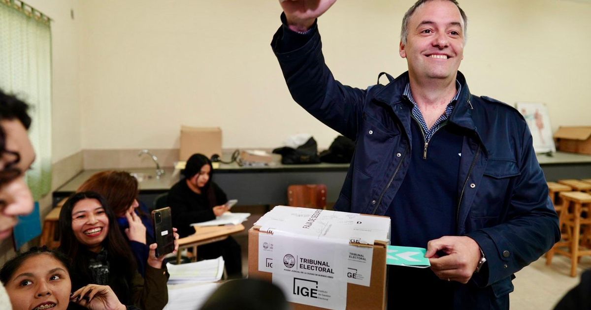 Manuel Adorni, delfín de Javier Milei, se impuso en las elecciones ...