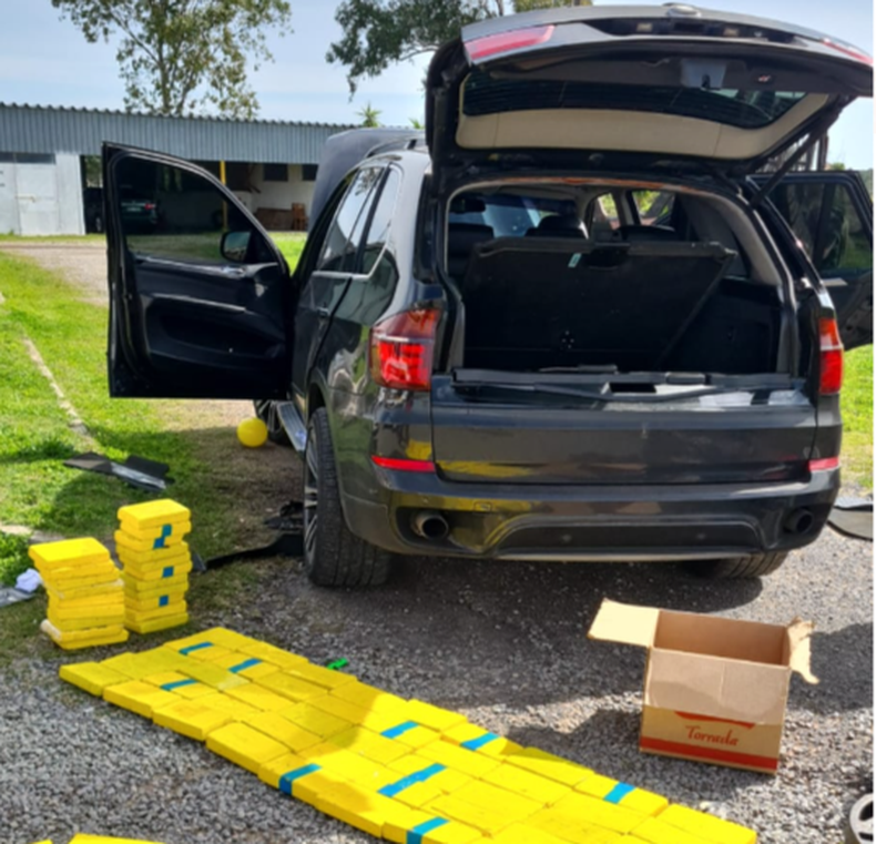 Caminera incautó 83 kilos de droga en camioneta de Paraguay