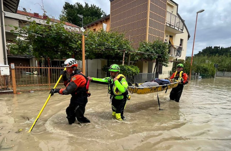 Inundaciones En Italia Dejan 13 Muertos Y Pueblos Devastados