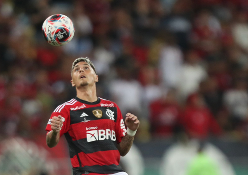 Gerson y Varela a las piñas en entrenamiento del Flamengo