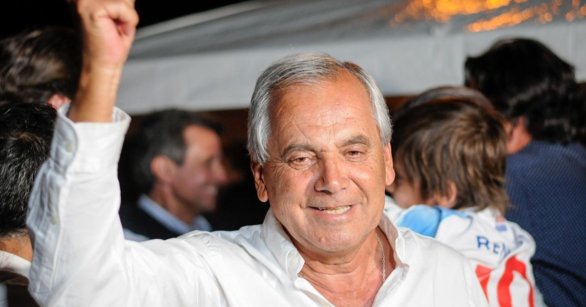 José Fuentes: No estamos en condiciones de hacer locuras por pases