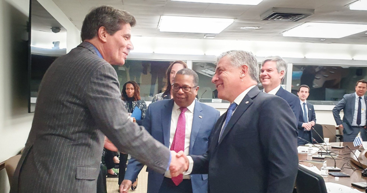 Uruguay se une al programa espacial Artemis