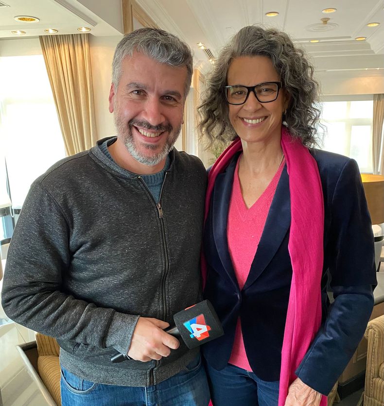 Simone vuelve a Montevideo y estuvo en Telenoche