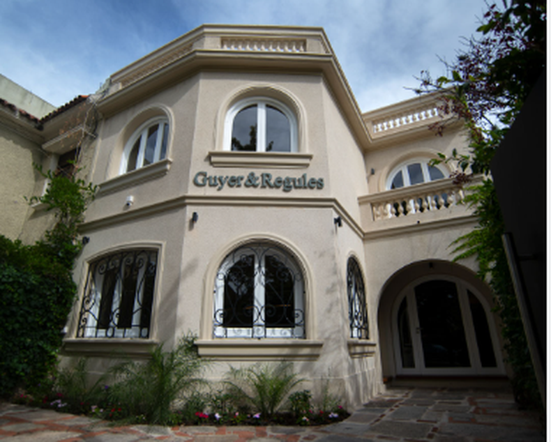 Hackearon información del estudio Guyer & Regules