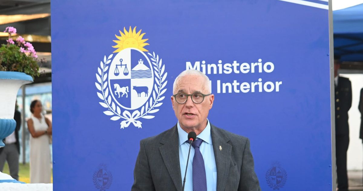 Ministro Negro despidió a jerarca de la Policía que renunció por ...